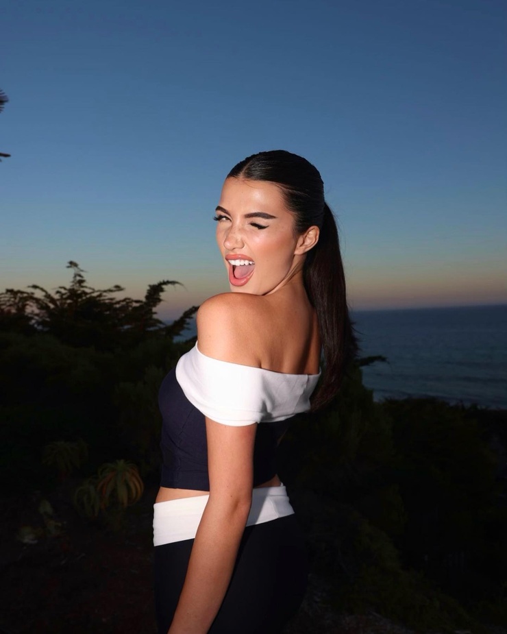 Picture of Ellie Zeiler