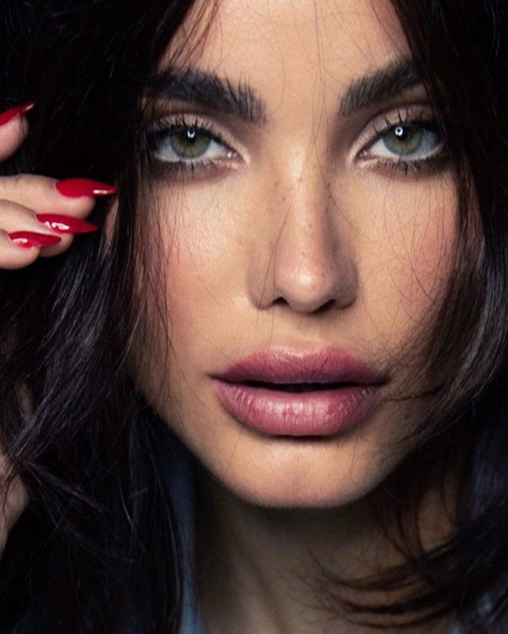 Picture of Aleska Genesis