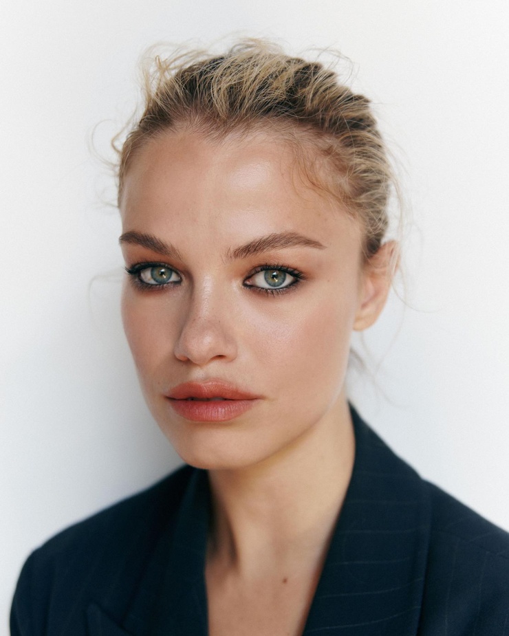 Picture of Hailey Clauson