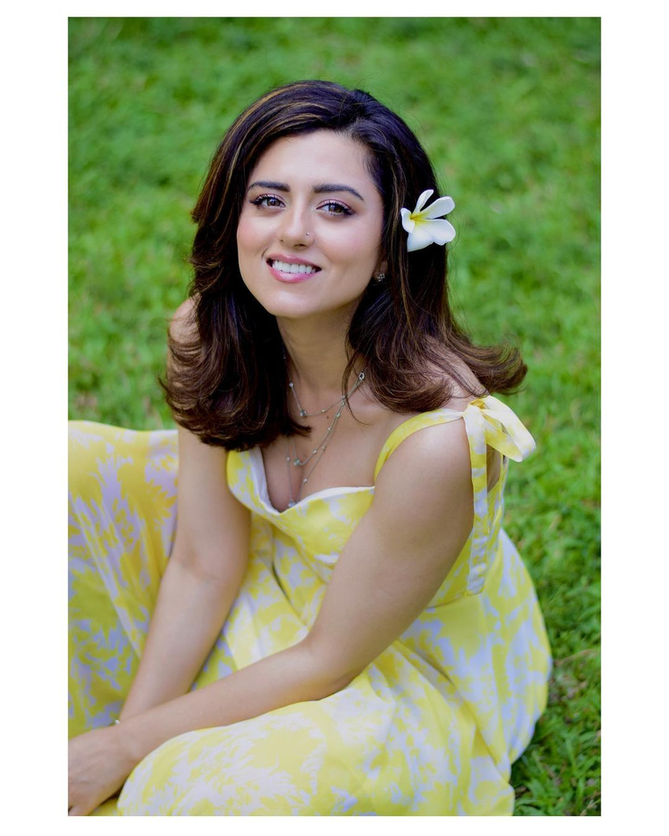 Riddhi Dogra picture