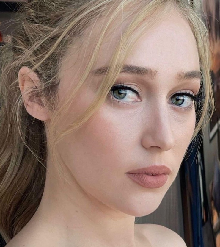 Picture of Alycia Debnam Carey