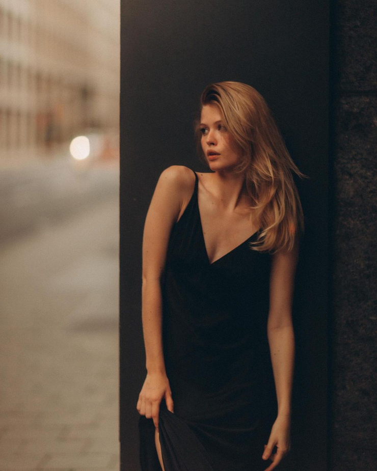 Picture of Luna (model)