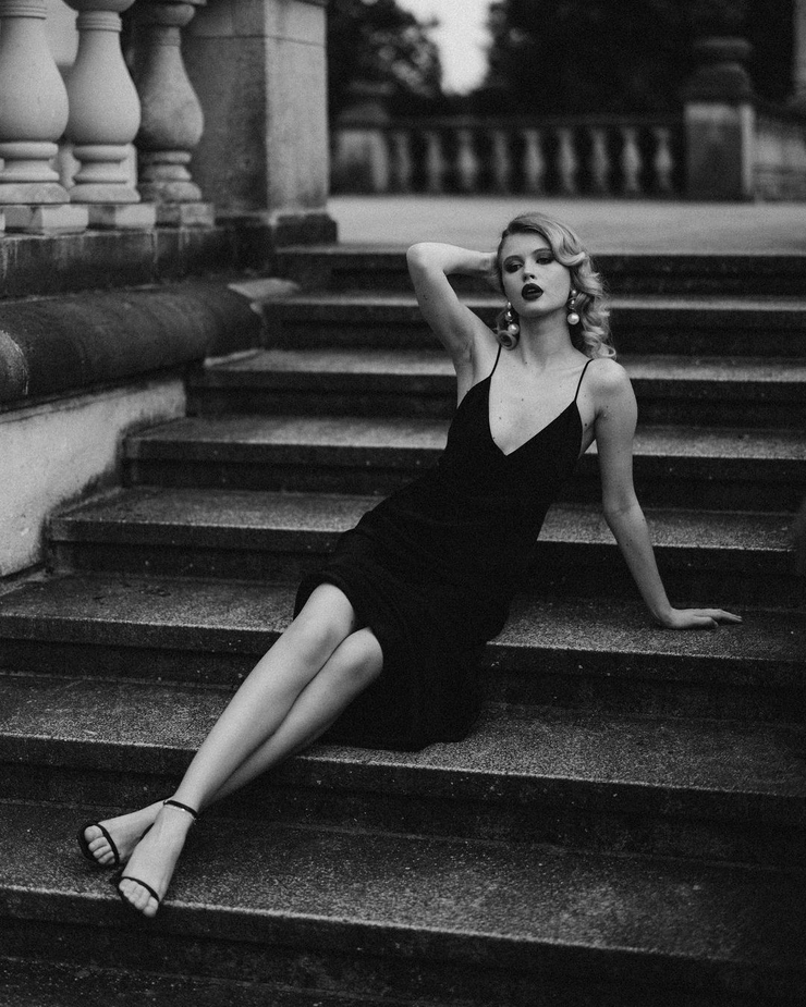 Picture of Luna (model)