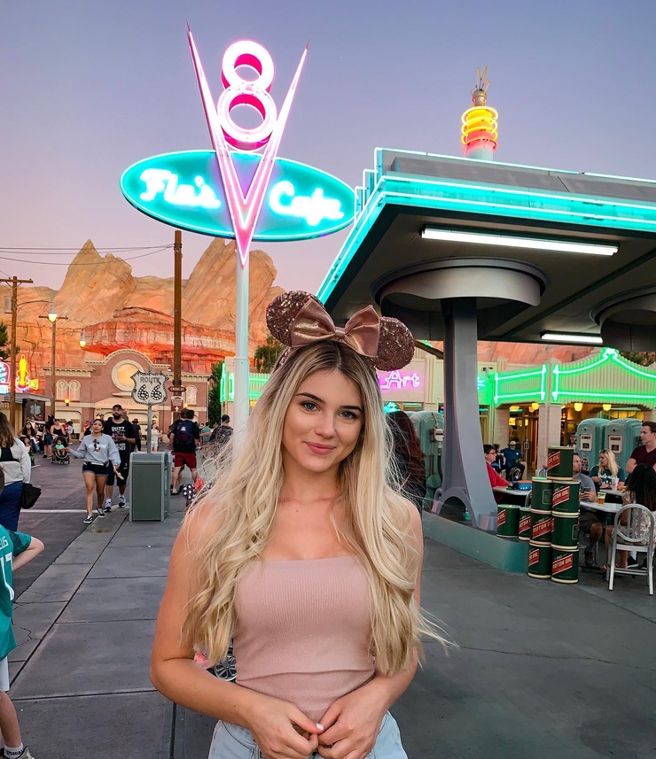 Picture of Victoria Axen