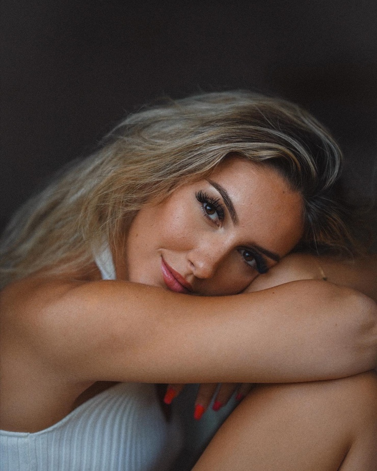 Picture Of Elly Stark