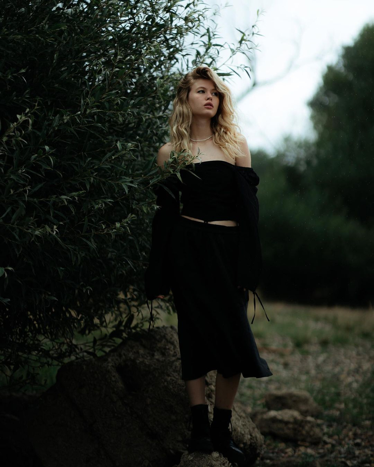 Picture of Luna (model)