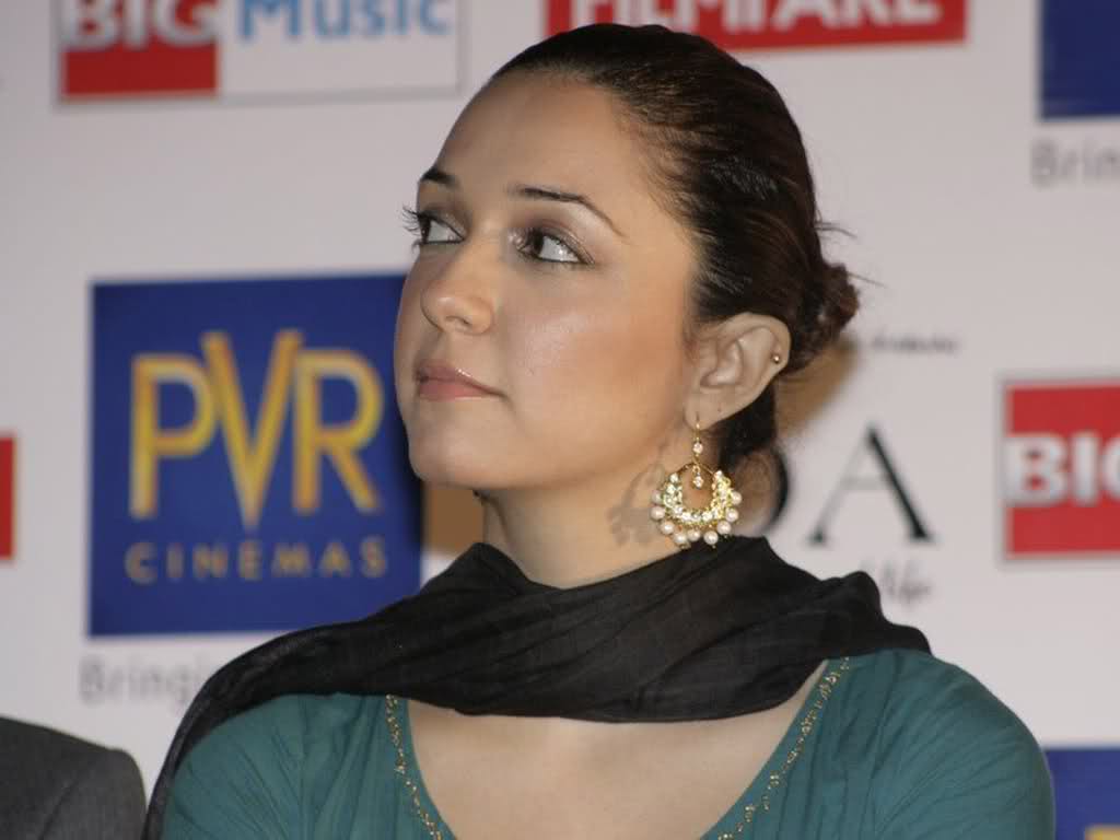 Picture of Nauheed Cyrusi
