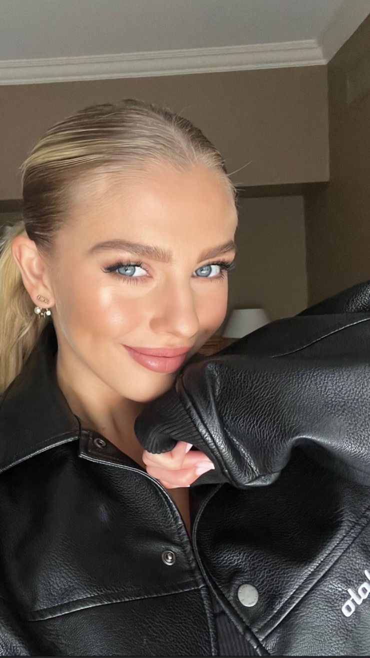 Picture of Alexa Breit