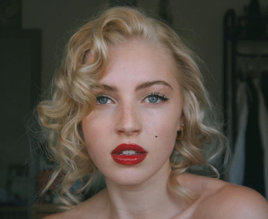 Picture of Annie Kate Knowles