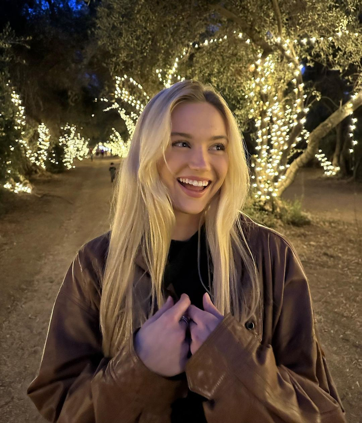 Chloe Rose Robertson picture