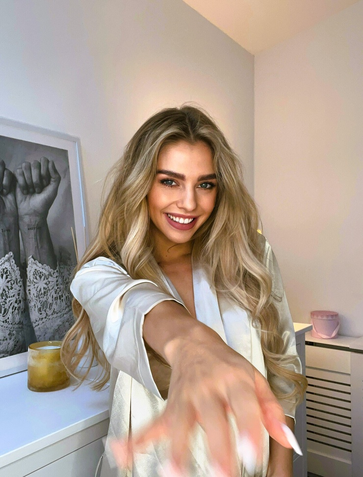 Picture of Alexa Breit