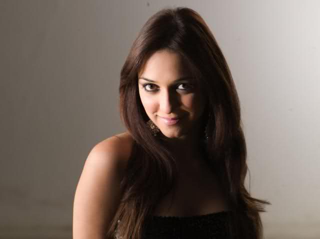 Picture of Nauheed Cyrusi