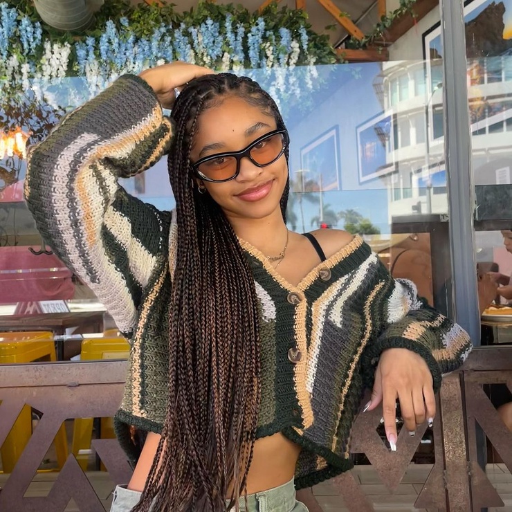 Picture of Akira Akbar