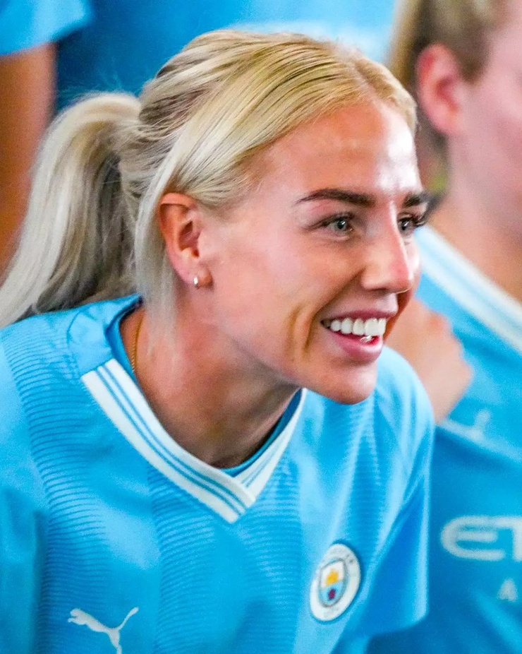 Alex Greenwood image