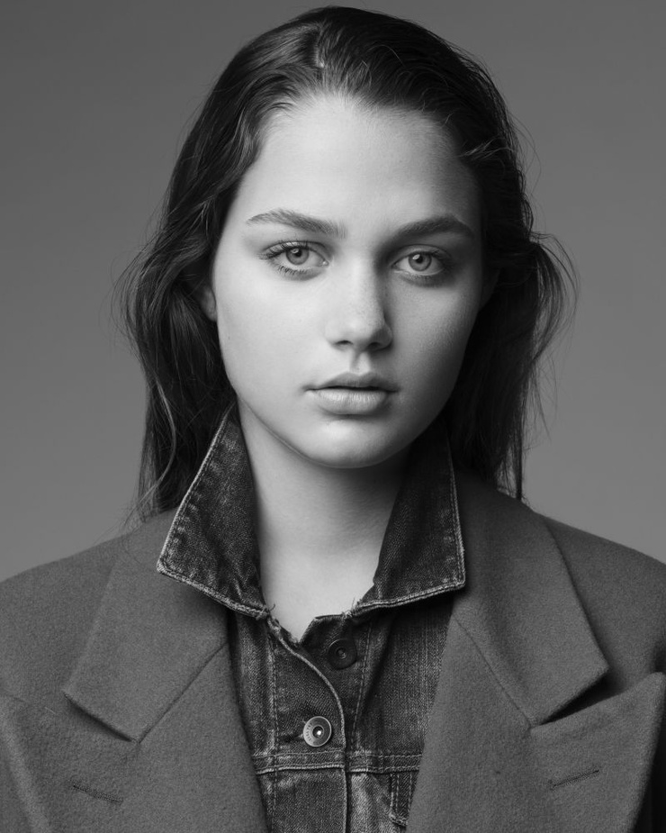 Elizabeth Oliver picture