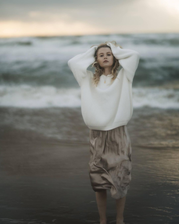 Picture of Luna (model)