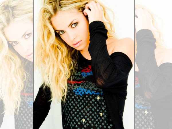 Picture of Lua Blanco
