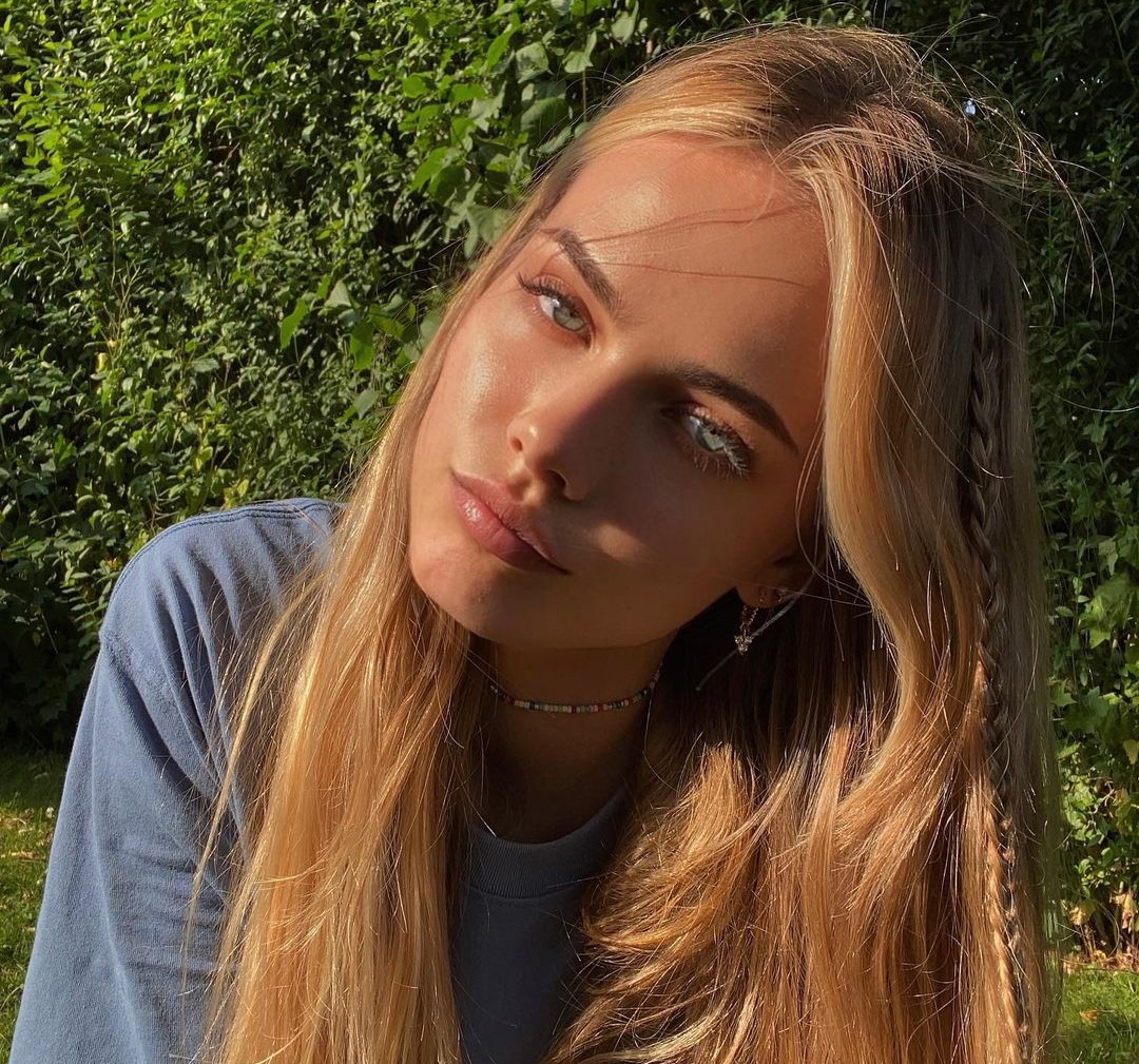 Sara Crumbleleg image