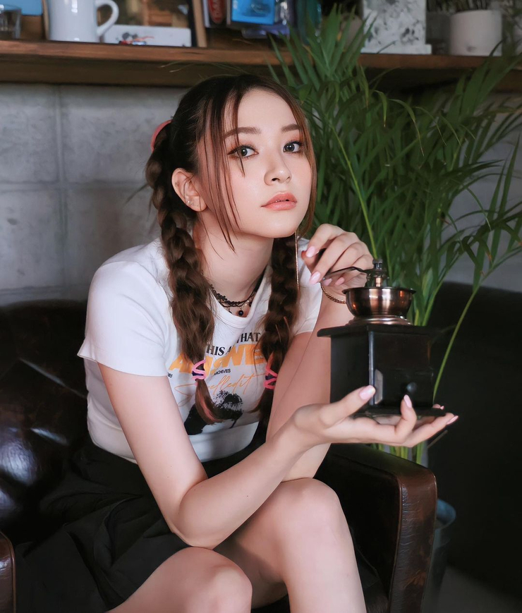 Picture of Lisa Yamada (model)