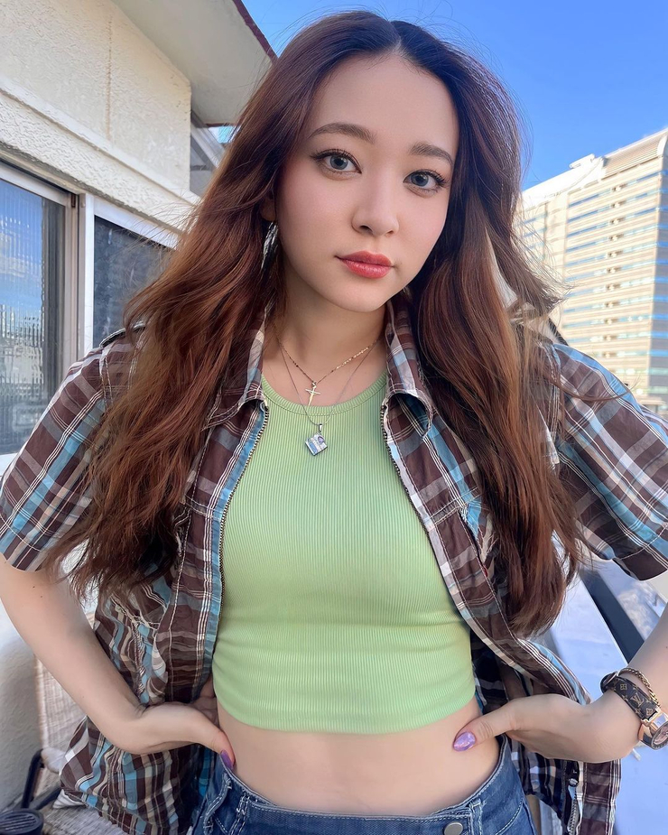 Picture of Lisa Yamada (model)