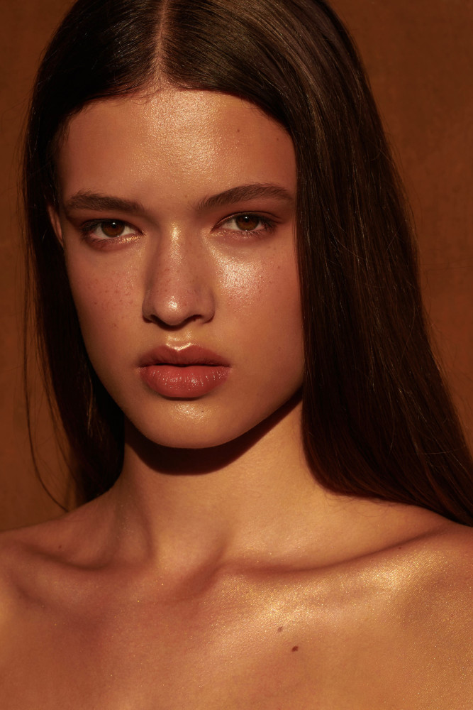 Picture of Paula Luna model