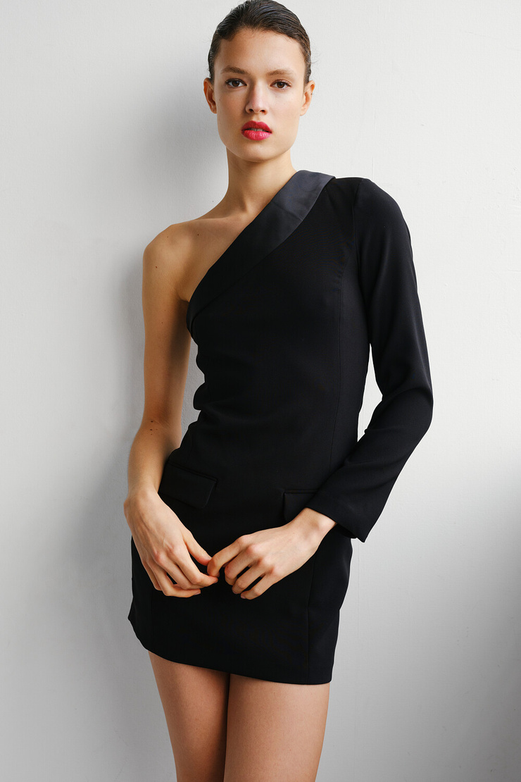 Picture of Paula Luna model