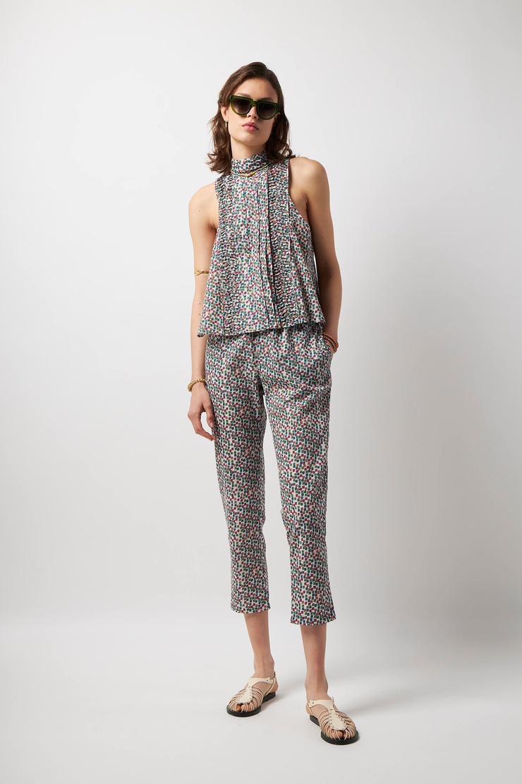 Picture of Paula Luna model