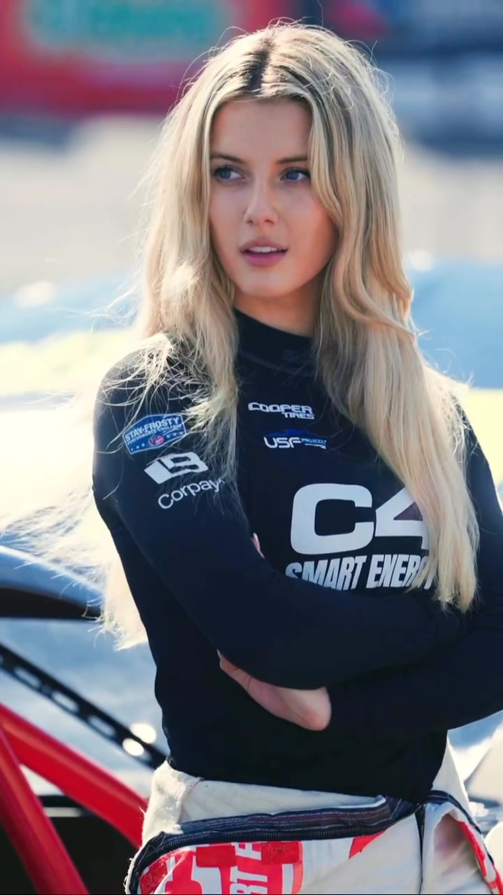 Picture of Lindsay Brewer