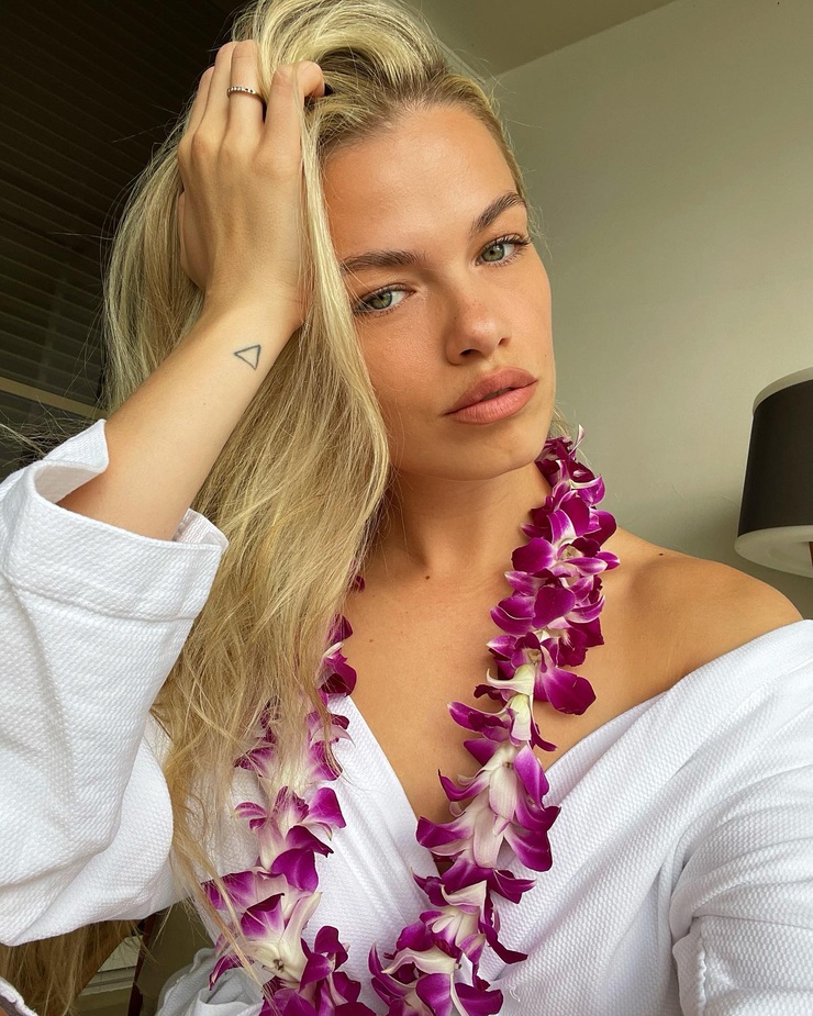 Picture of Hailey Clauson