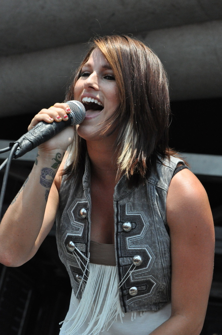 Cassadee Pope picture