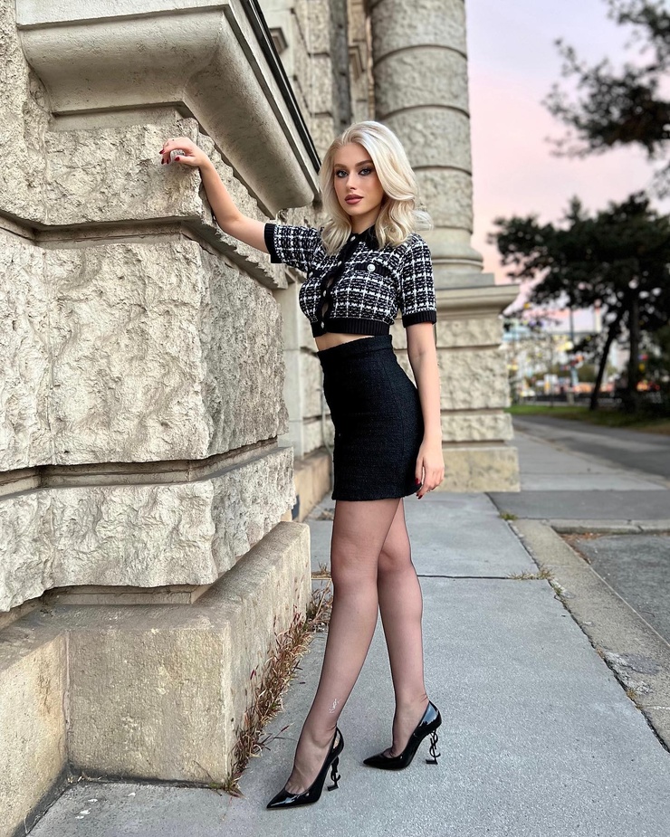 Alexandra Frenkel picture