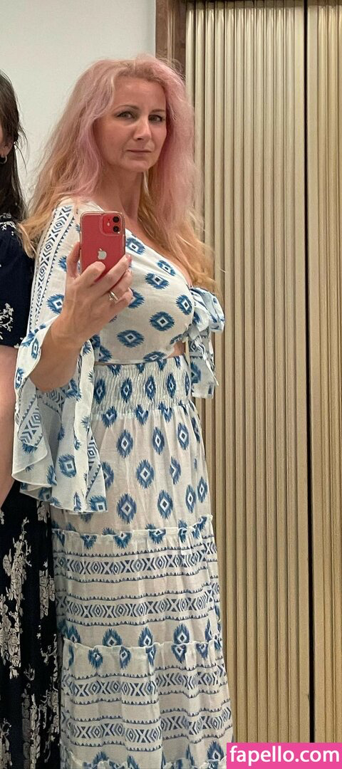 Corrinne Wicks picture