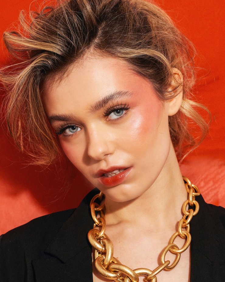 Image of CORAL SWINDELLS