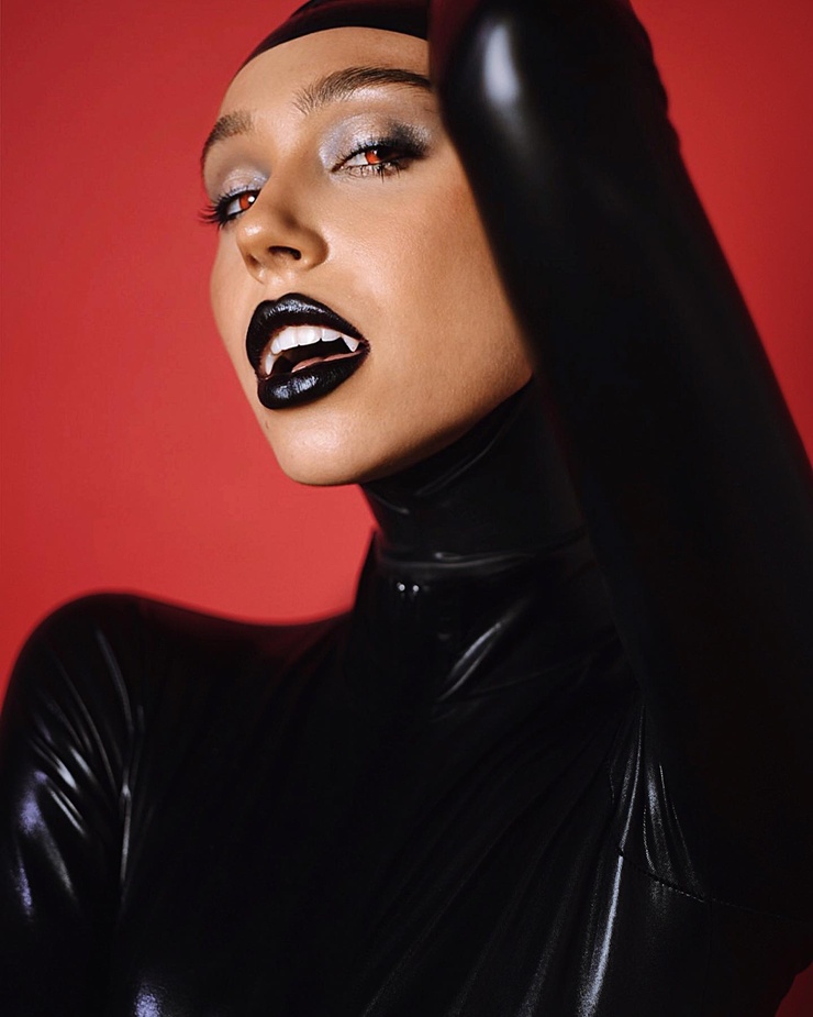 Picture of Alexis Ren