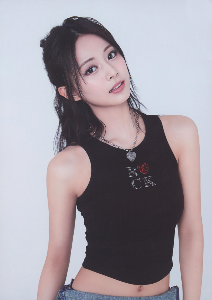 Picture of Chou Tzu-yu (Tzuyu)