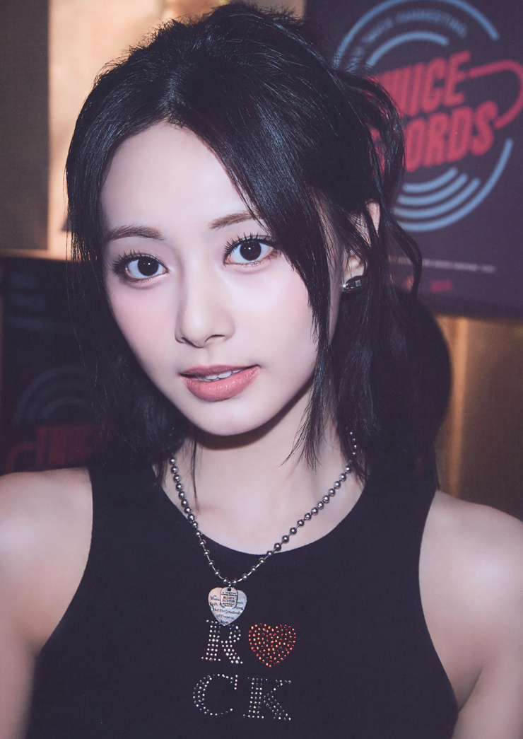 Picture of Chou Tzu-yu (Tzuyu)