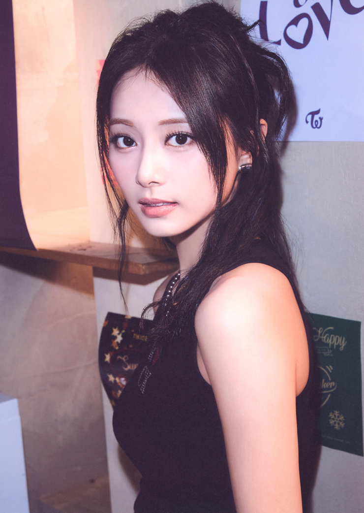 Picture of Chou Tzu-yu (Tzuyu)