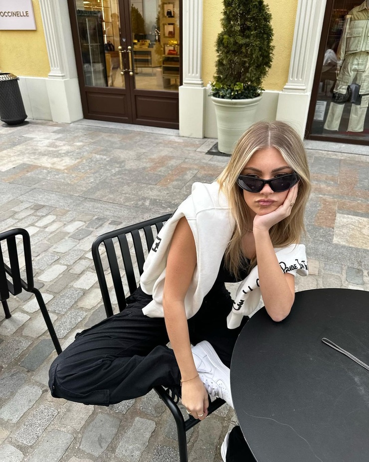 Picture of Lily Rowland