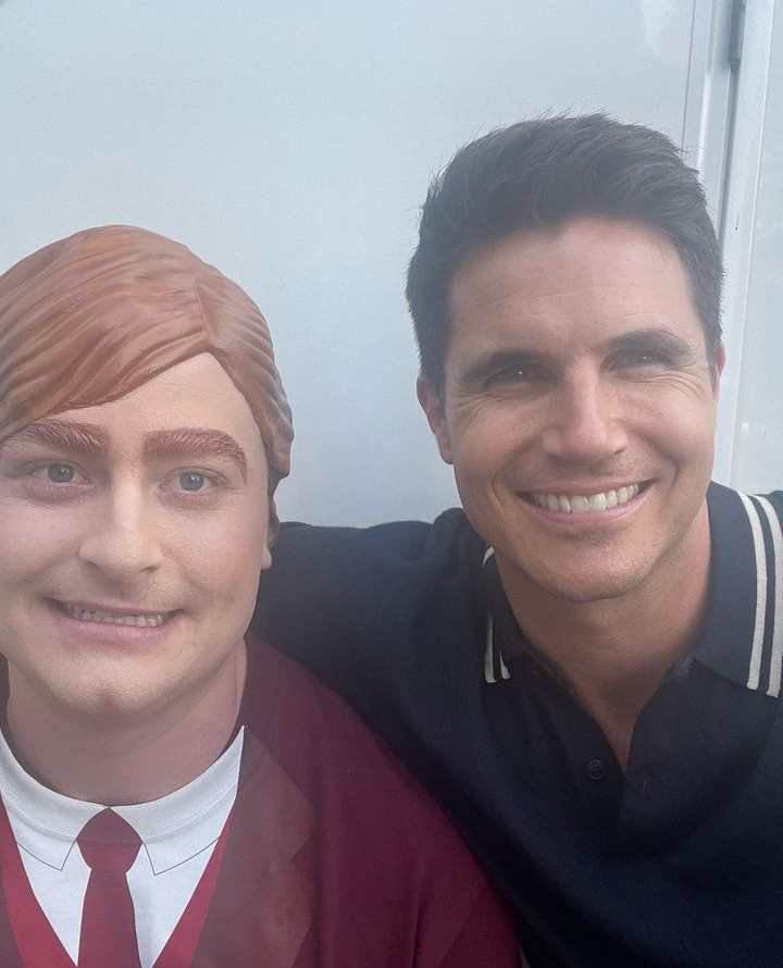 Robbie Amell picture