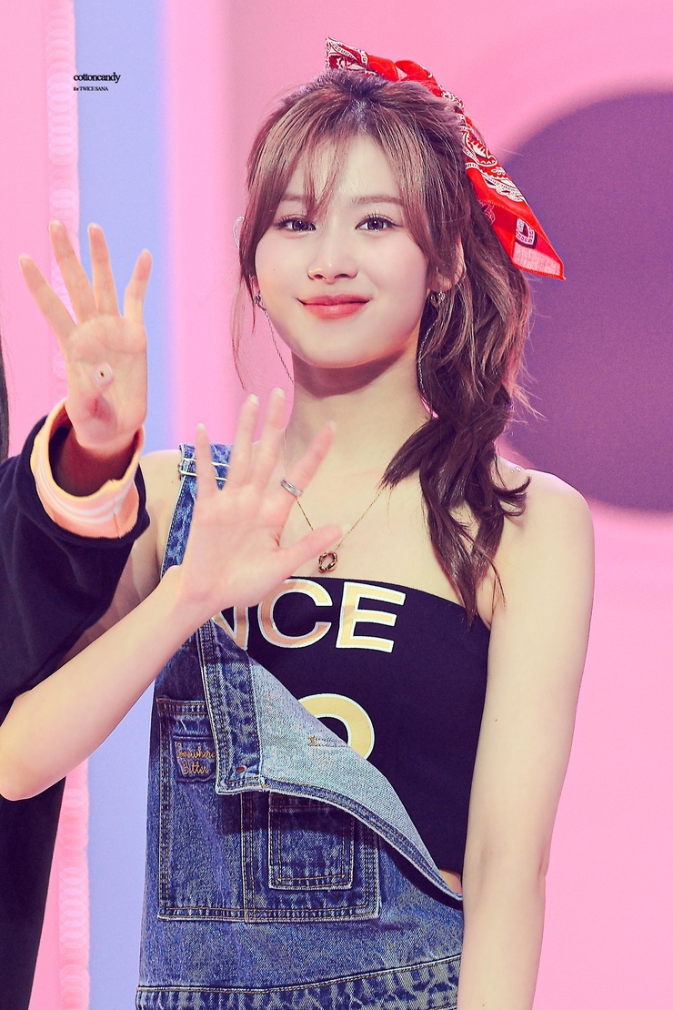 Minatozaki Sana picture