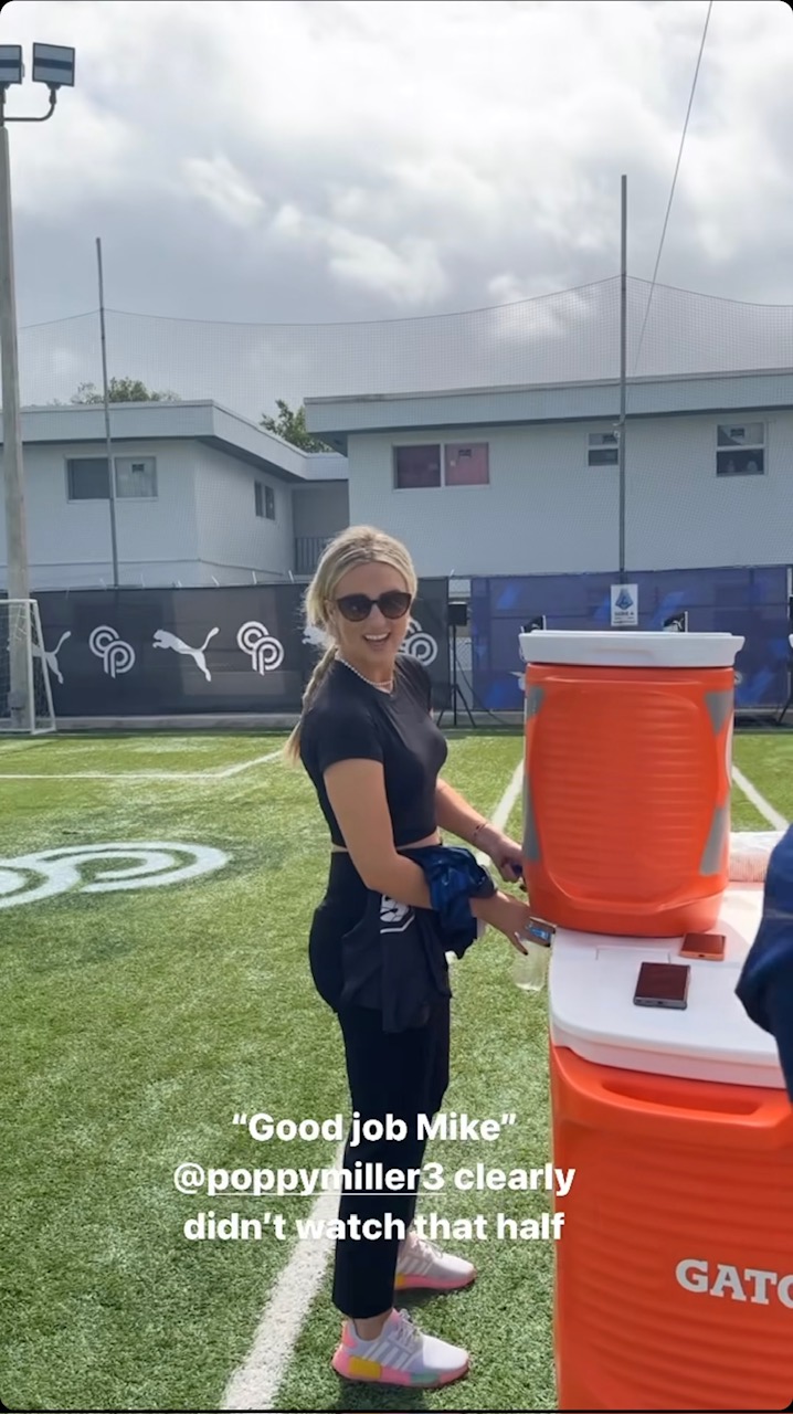 Picture of Poppy Miller (i)