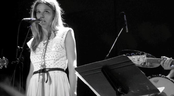 Picture of Binki Shapiro