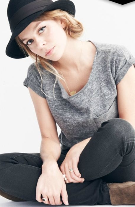 Picture of Binki Shapiro