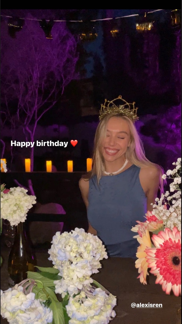 Picture of Alexis Ren