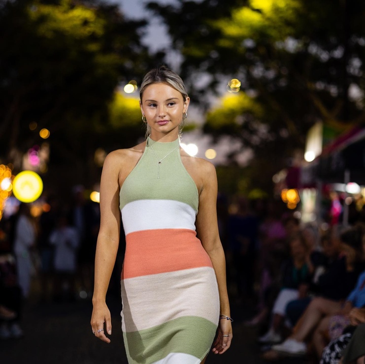 Chelsea Mayer picture