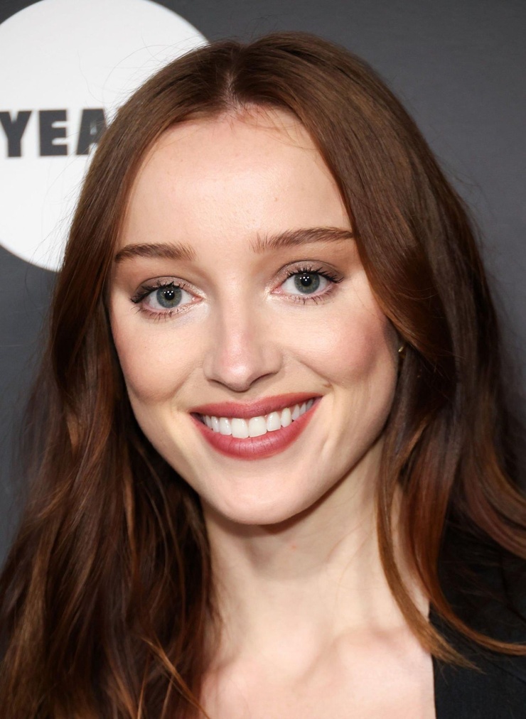 Picture of Phoebe Dynevor