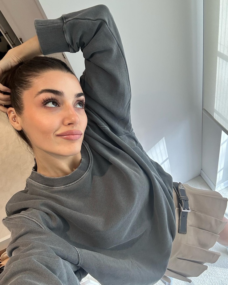 Picture of Hande Erçel