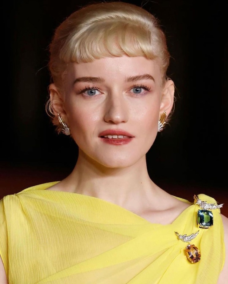 Julia Garner picture