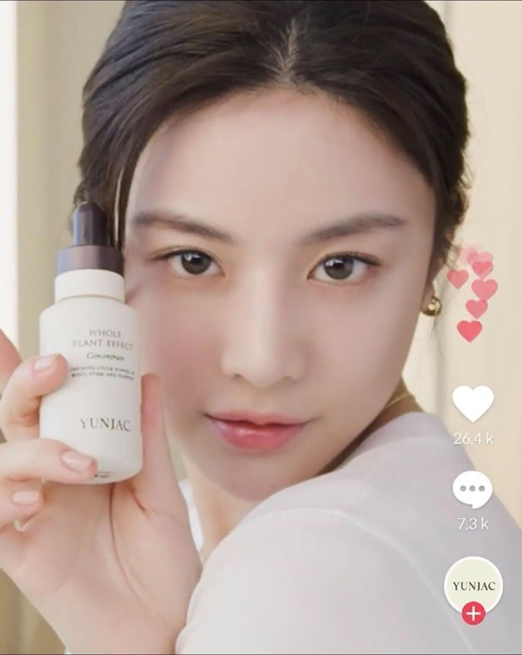 Picture of Go Yoon-Jung