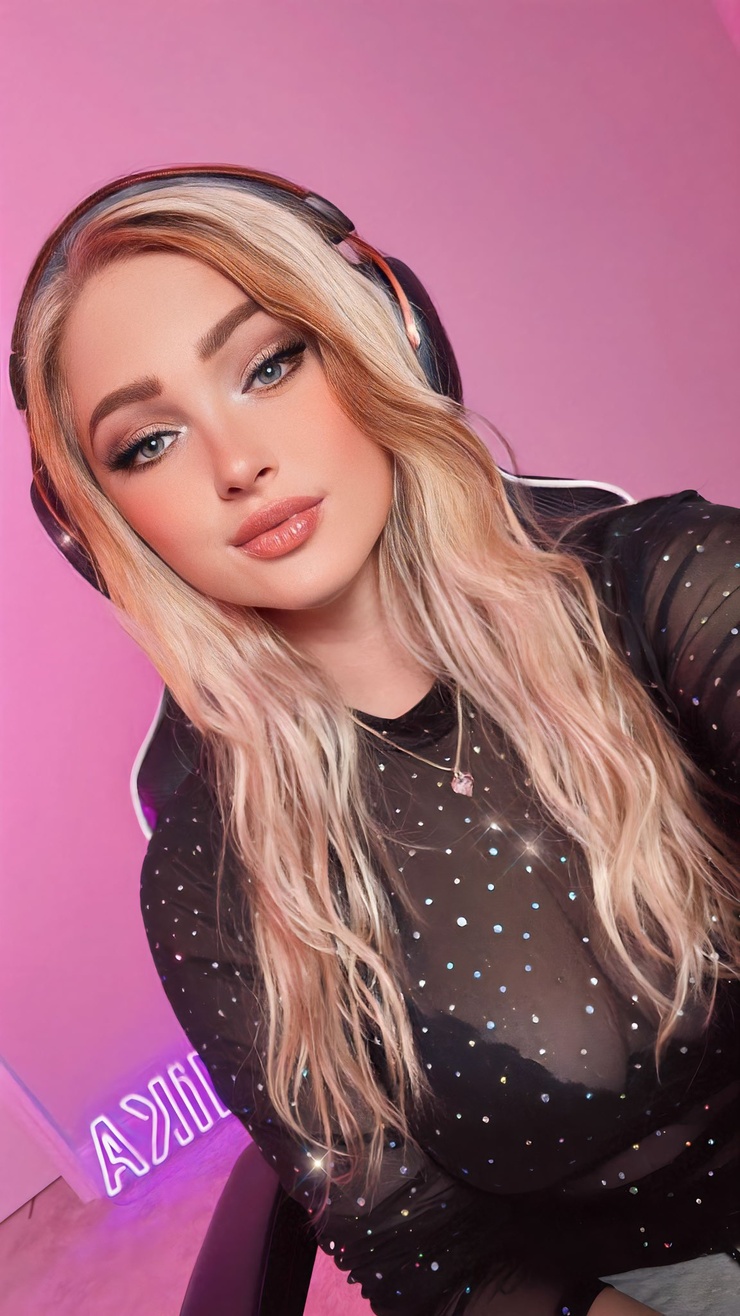 Picture of Michaela Lee